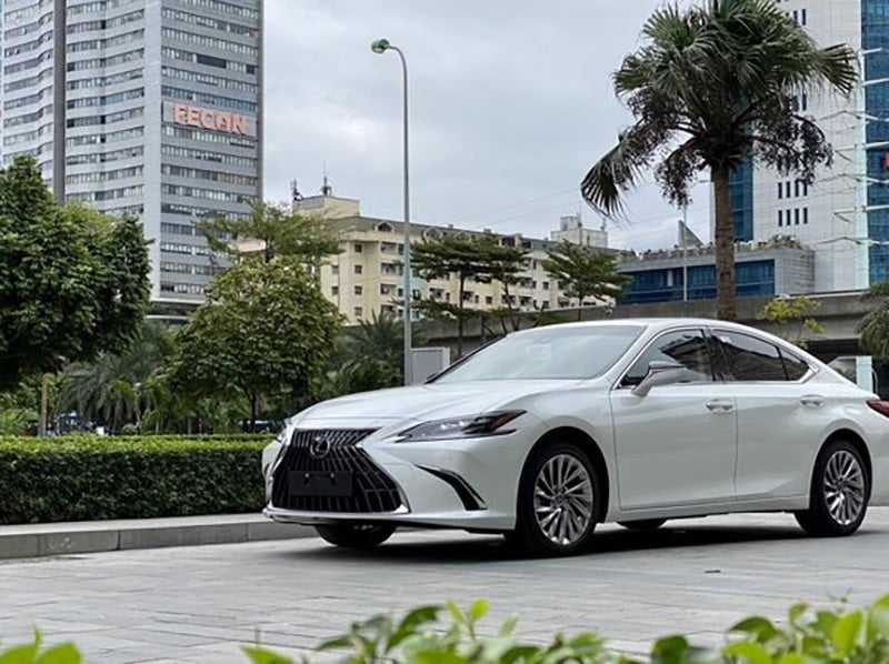 Lexus ES 250 2024: Giá lăn bánh khuyến mãi, Mua xe trả góp